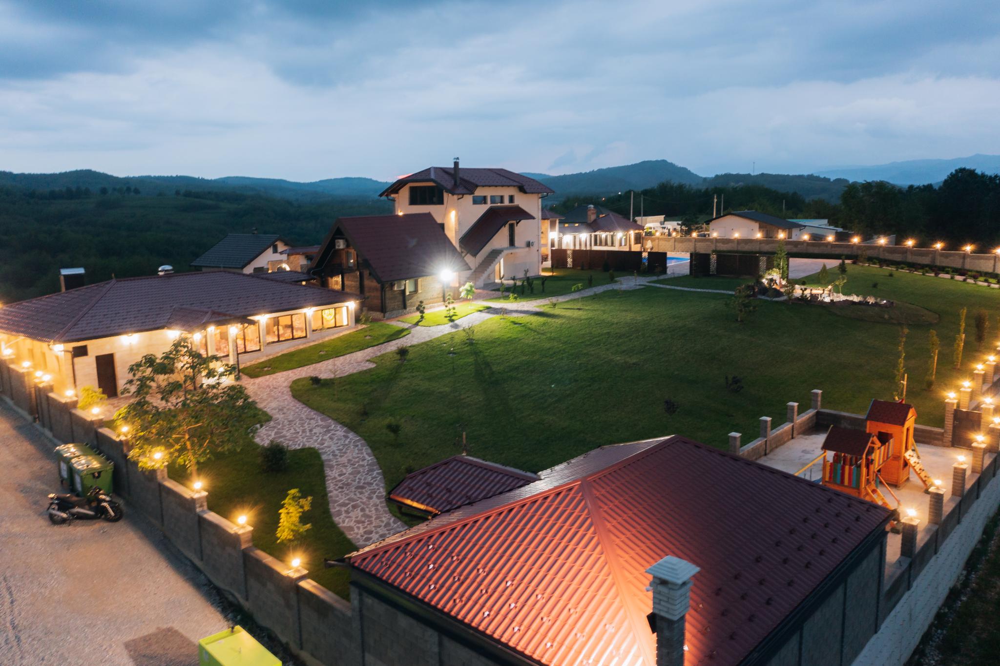 Kontakt » Hill Residence